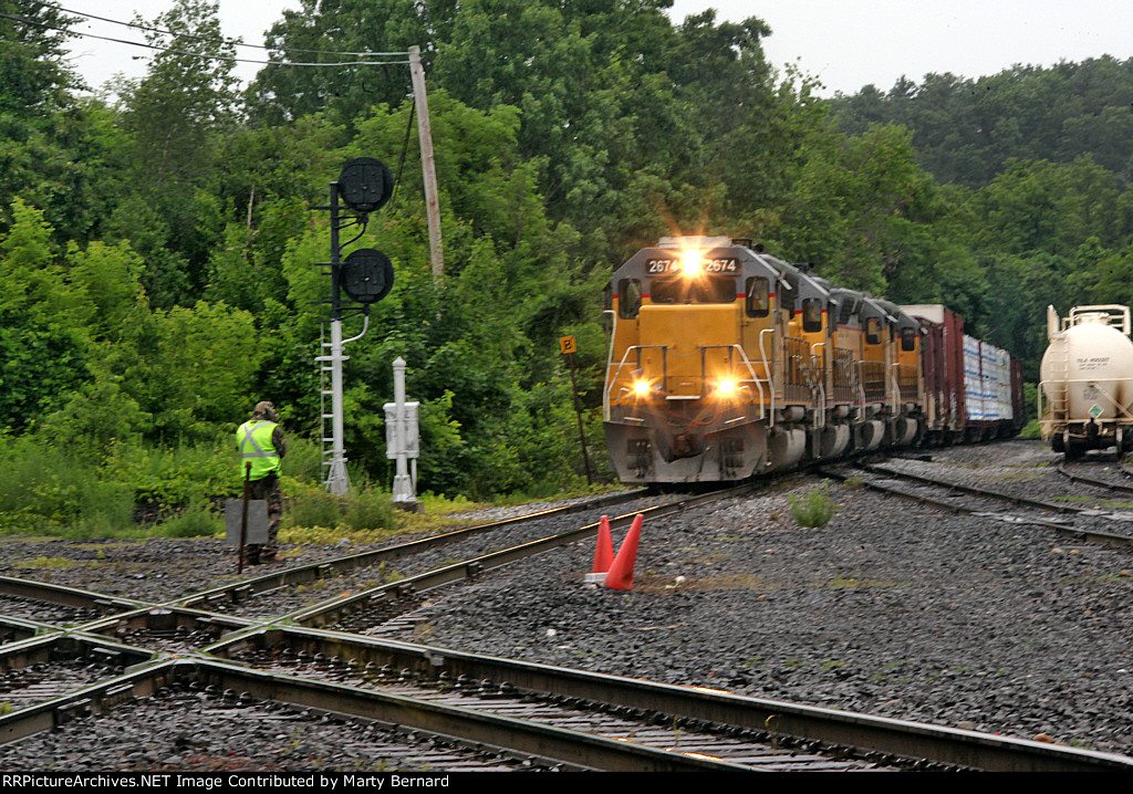 NECR 2674 Waiting at CSX Diamond